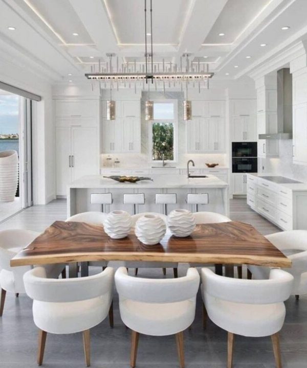 MODERN-CLASSIC KITCHEN IN LIGHT TONES